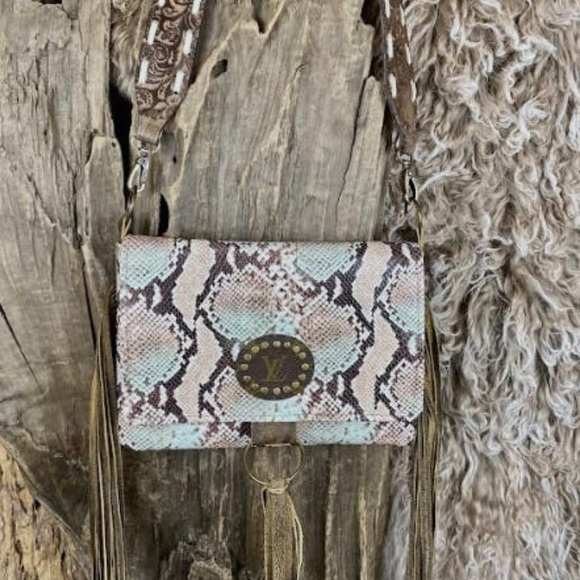 Bags | Keep It Gypsy Maxine Flap Snake | Poshmark